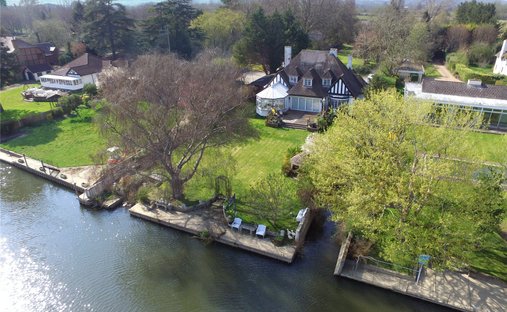 Luxusimmobilien mit pool zu verkaufen in Staines-upon-Thames, England ...