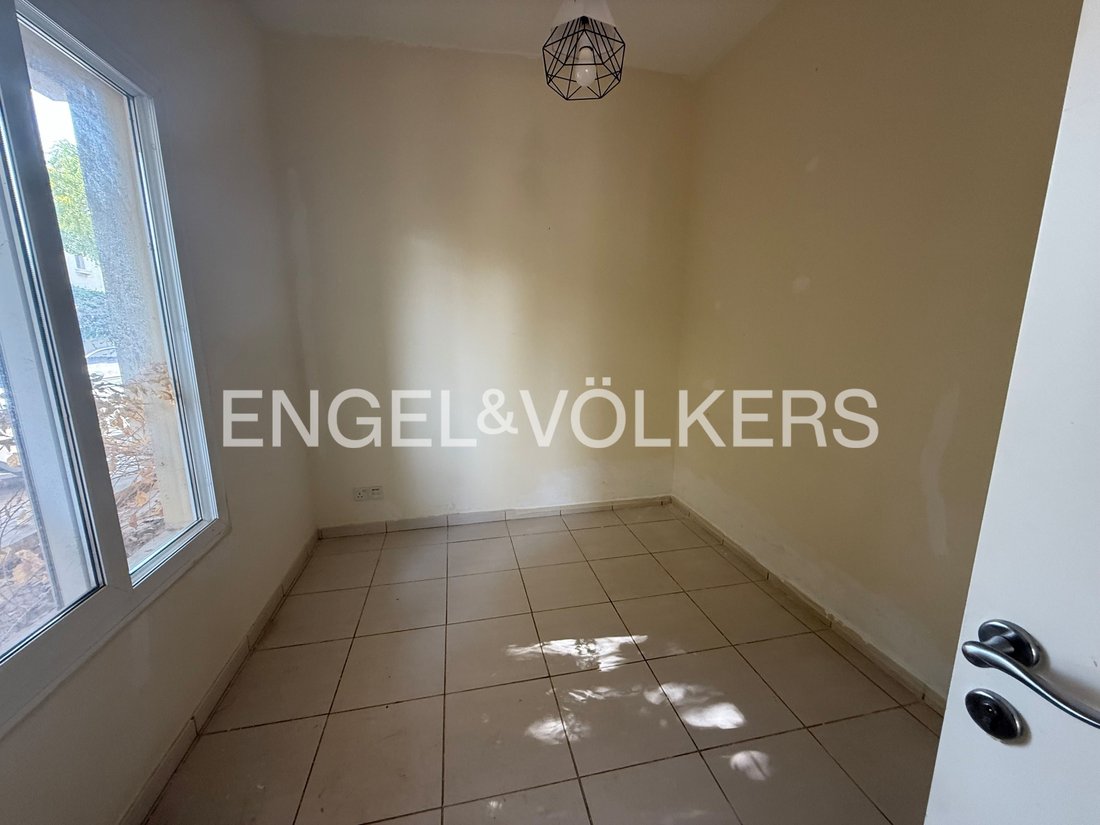 Upgraded | Lake View / Backing | In Dubai, Dubai, United Arab Emirates ...