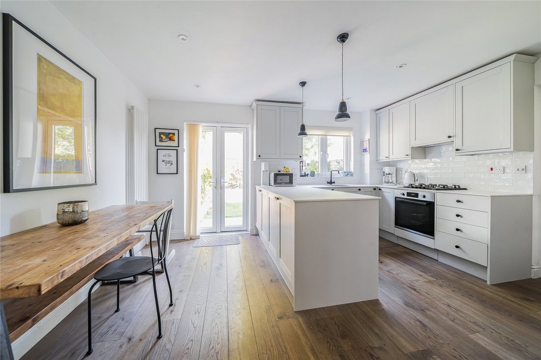 Hastings Drive, Surbiton, Kt6 En Surbiton, Inglaterra, Reino Unido En ...