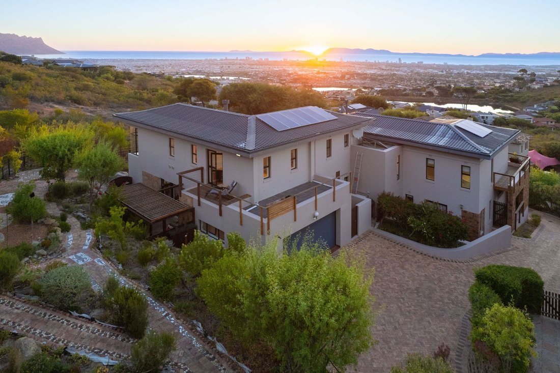 Live Where Nature Leads. Luxury In Cape Town, Western Cape, South ...