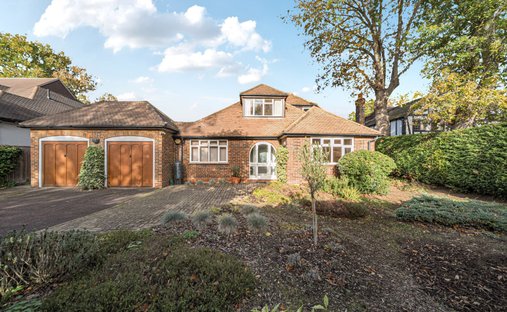 Luxury chalets with garden for sale in Woodham, England, United Kingdom ...