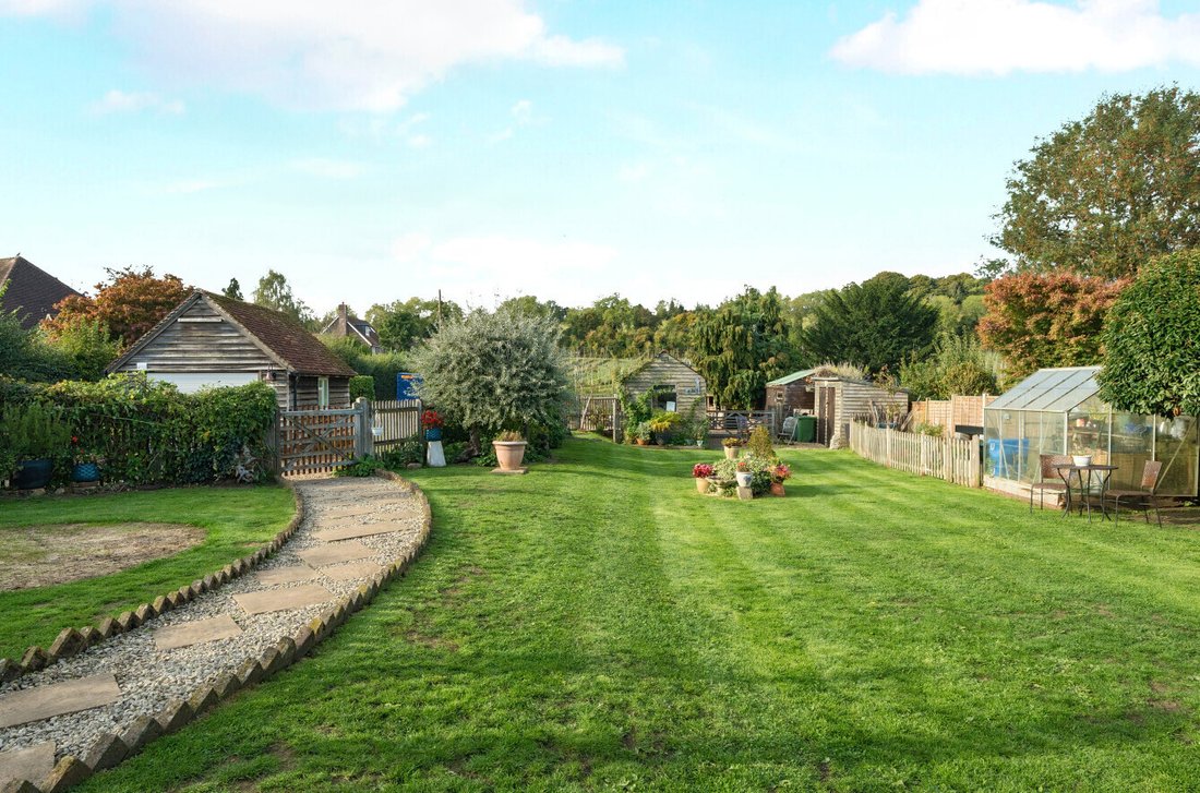 The Street, Puttenham, Guildford, Surrey, En Puttenham, Inglaterra ...