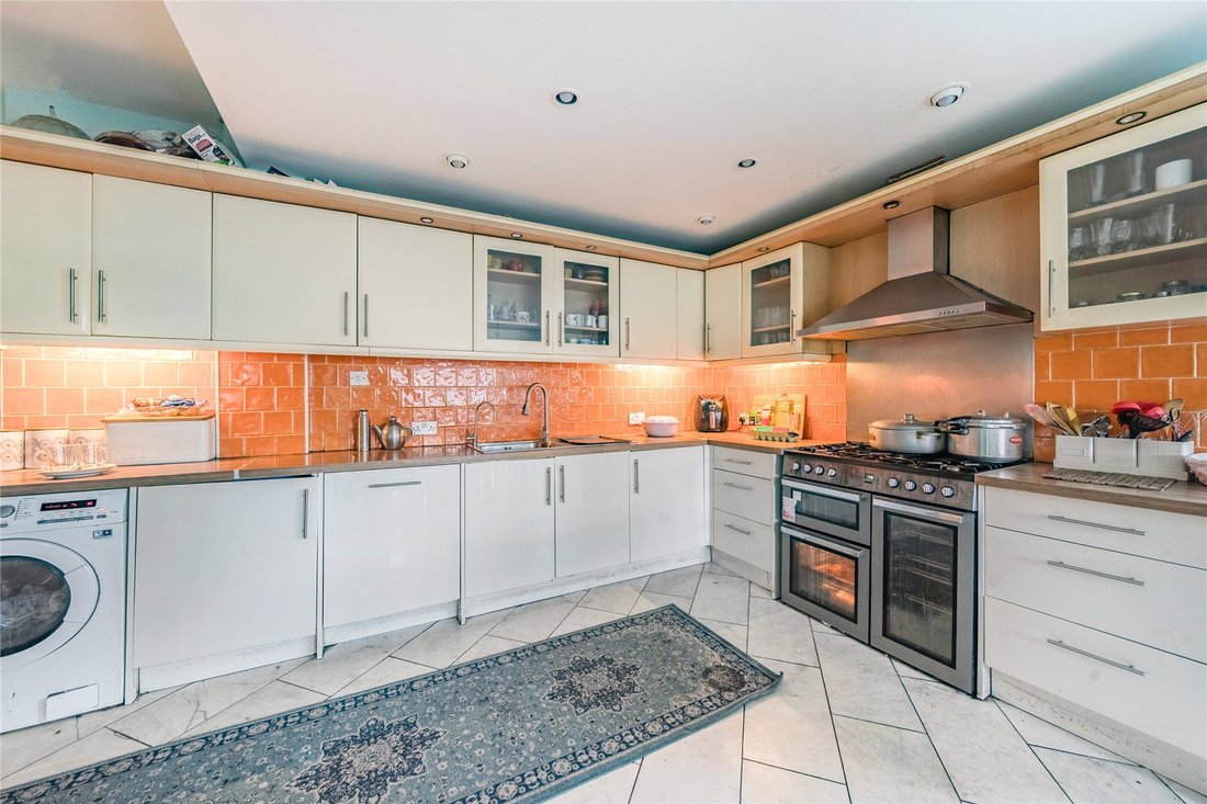 Portsmouth Road, Surbiton, Kt6 En Surbiton, Inglaterra, Reino Unido En ...