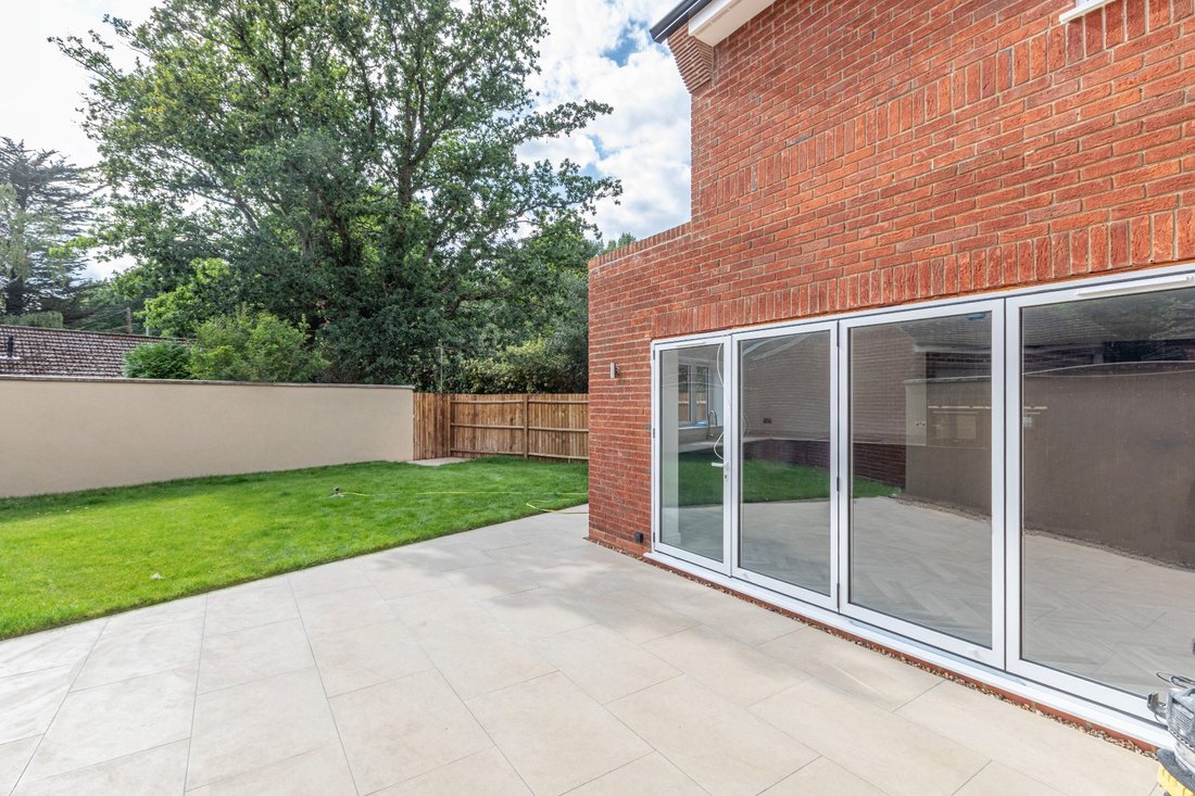 Otter Close, Ottershaw, Surrey, Kt16 Dans Ottershaw, Angleterre ...