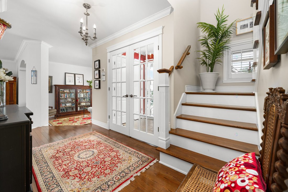 Beaconsfield, Québec In Beaconsfield, Quebec, Canada For Sale (16940773)