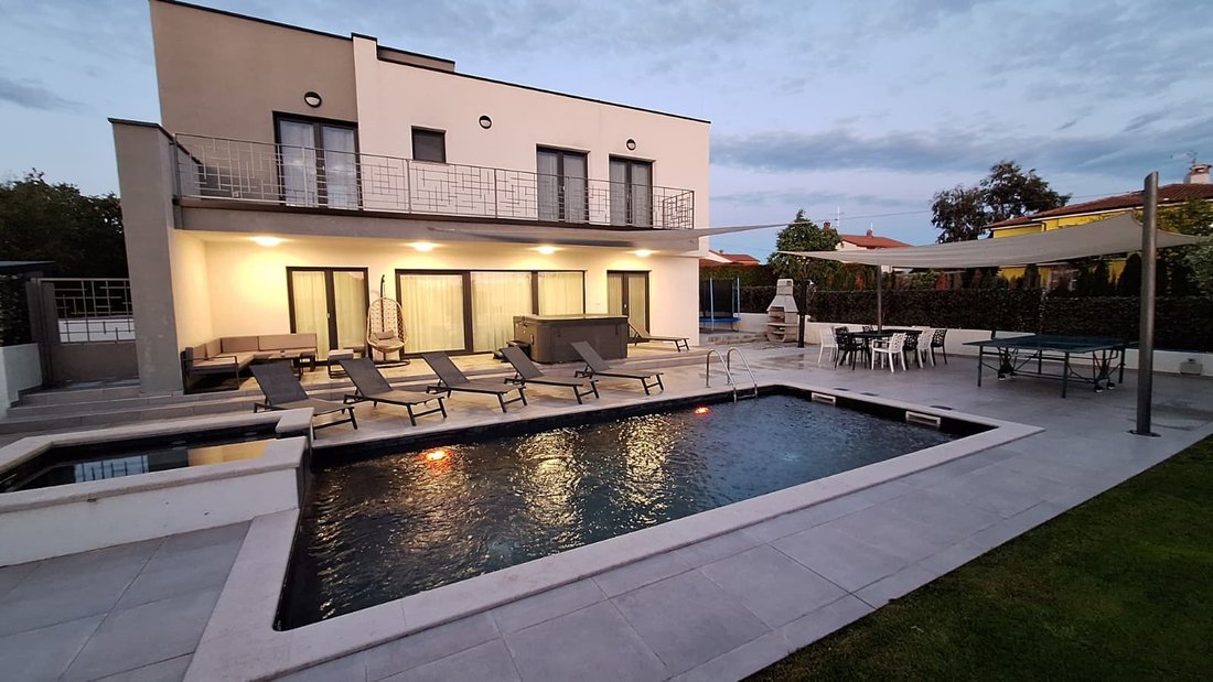Modern Villa With Pool And Jacuzzi Only 4 Km In Porec, Istria County ...