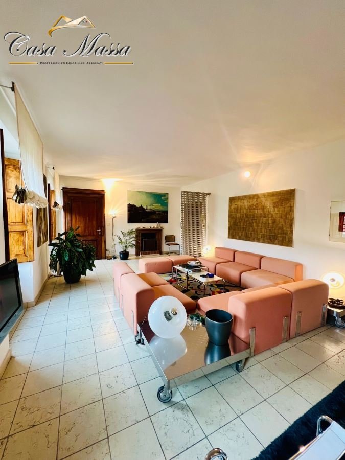 Piano Alto Nuda Proprietà A Pochi Passi Da Piazza In Turin, Piedmont ...