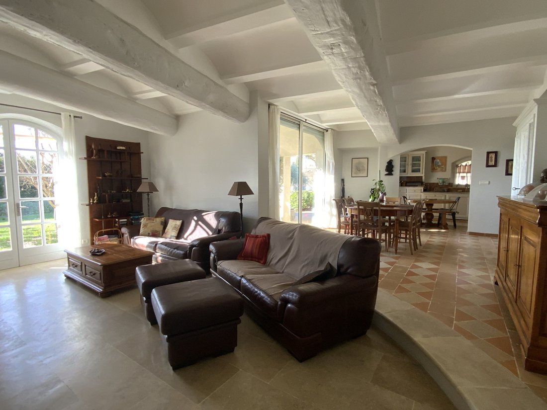 Very Beautiful Villa In A Village With Shops On A En Uzès, Occitania ...