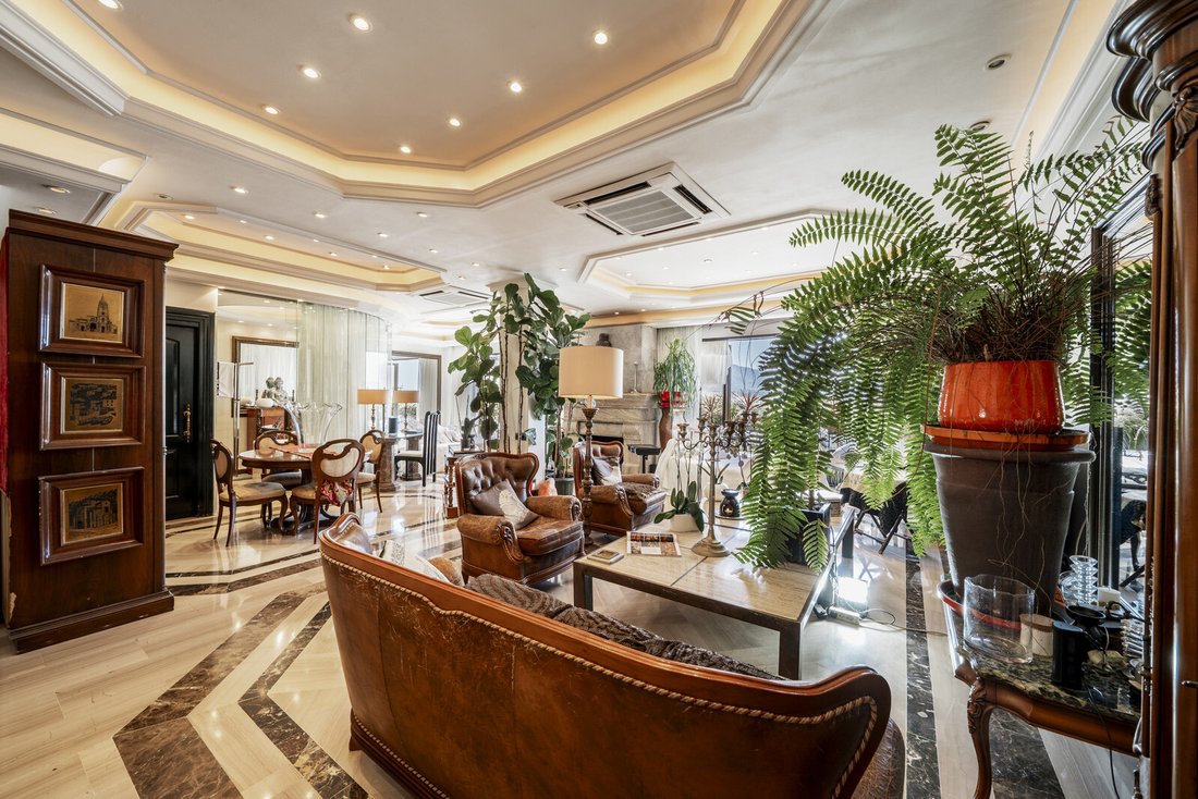 Prestigiosa Oportunidad De Vivir E En Playa Puerto Banús, Marbella ...