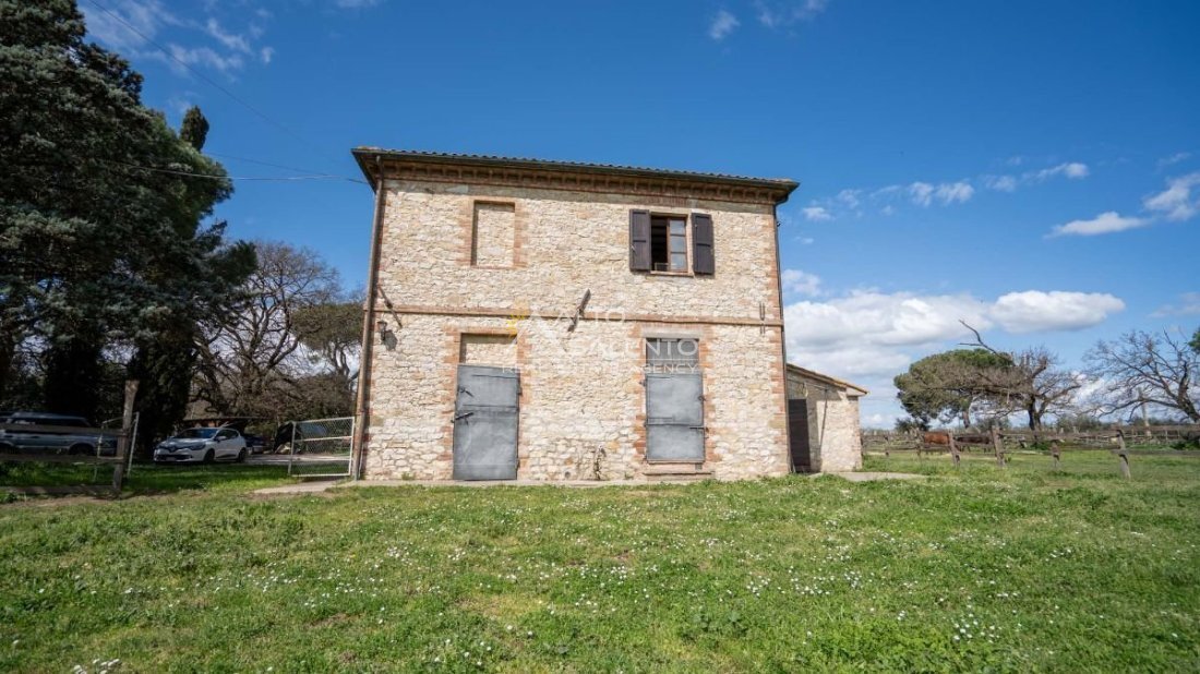 Cs158 For Sale In In Castiglione Del Lago, Umbria, Italy For Sale ...