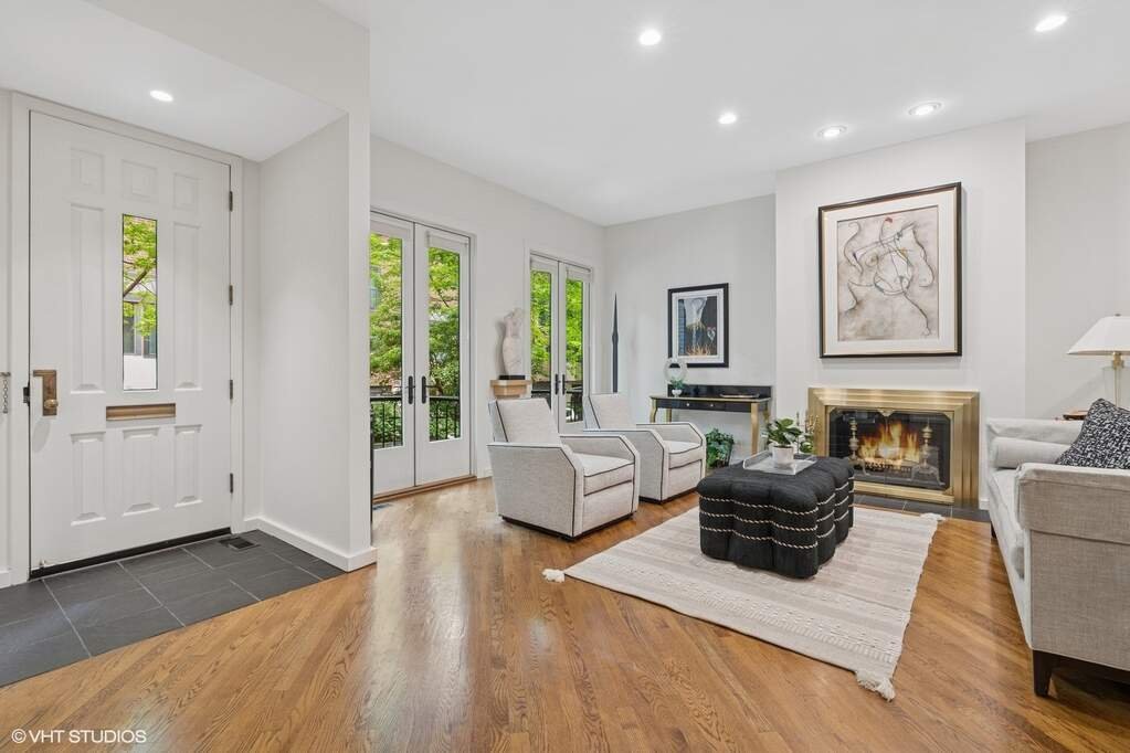 Elegant Gold Coast Retreat With Refined In Chicago, Illinois, United ...