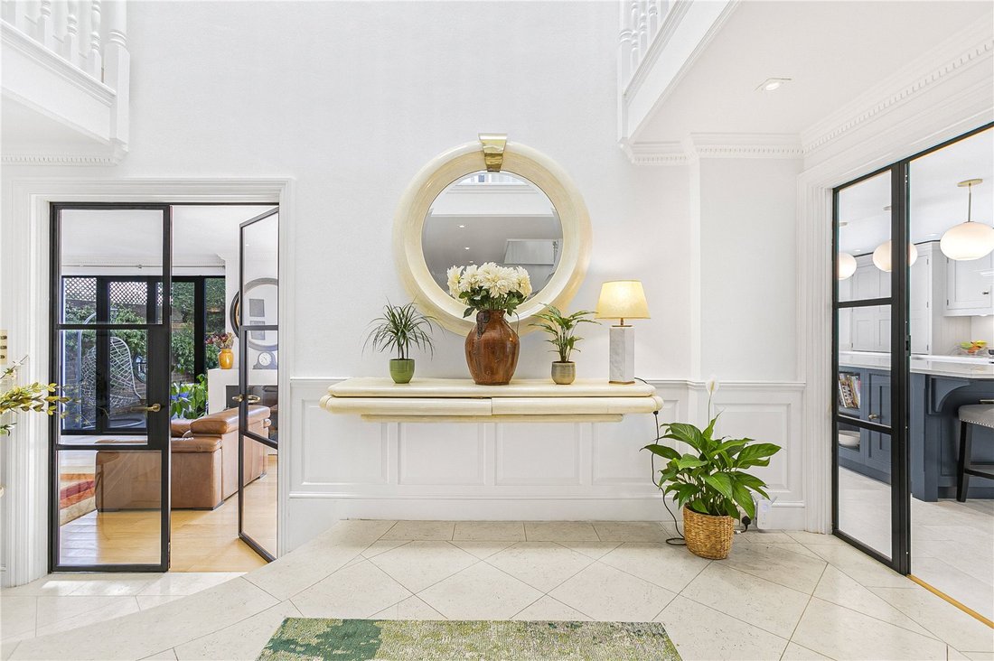 Greenbrook Avenue, Hadley Wood In London, England, United Kingdom For ...