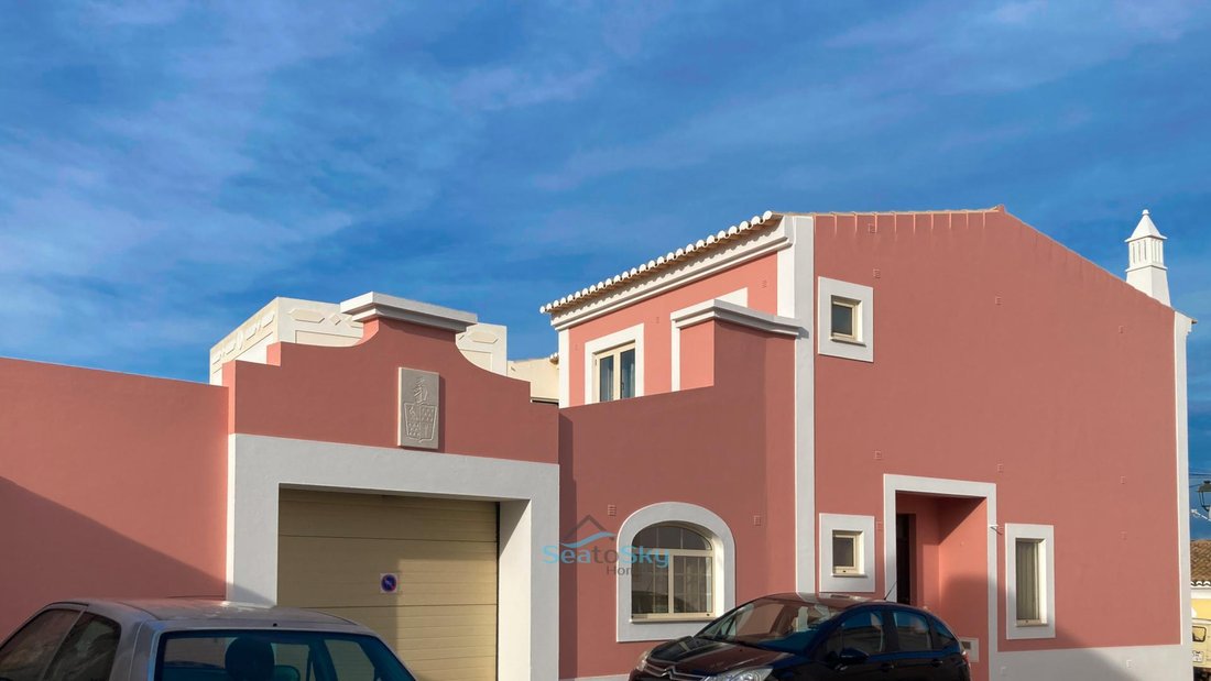 Attractive Spacious Village House With In Estombar E Parchal, Algarve ...