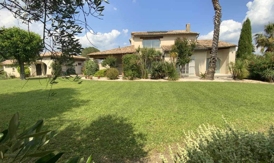 Very Beautiful Villa In A Village With Shops On A En Uzès, Occitania ...