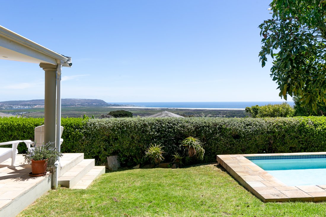 Maison De Plain Pied Sophistiquée Dans Le Cap, Cap Occidental, Afrique ...
