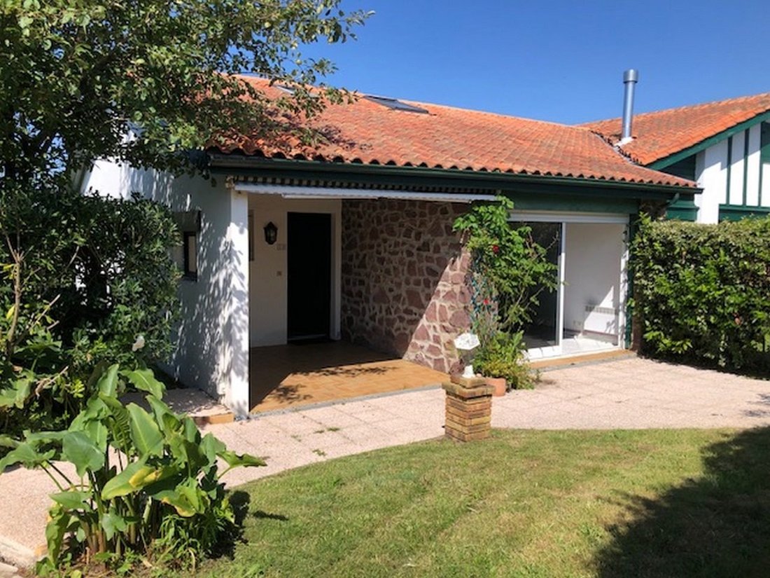 Reihenhaus Oberhalb Von In Guéthary, Nouvelle Aquitaine, Frankreich Zu ...