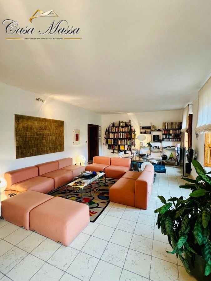 Piano Alto Nuda Proprietà à Pochi Passi Da Piazza Dans Turin, Piémont ...