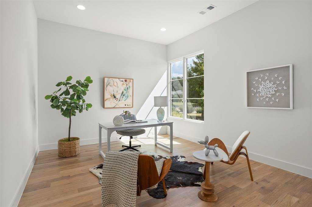 Single Family Residence In Dallas In Dallas, Texas, United States For ...