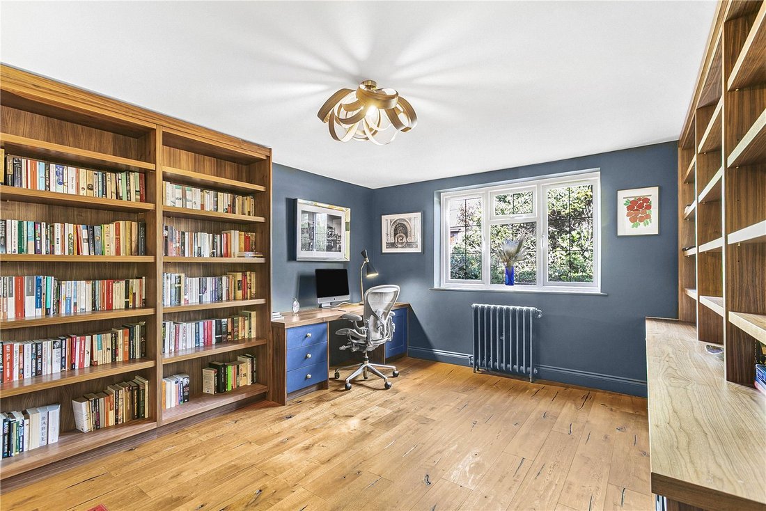 Greenbrook Avenue, Hadley Wood In London, England, United Kingdom For ...