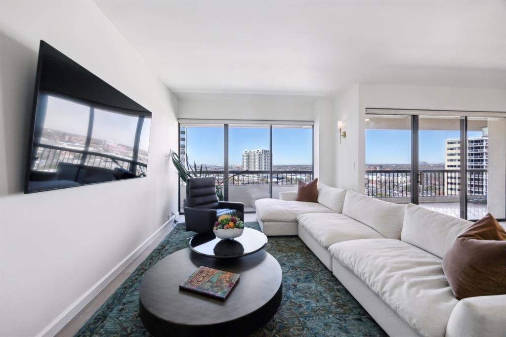 Condominium In Dallas In Dallas, Texas, United States For Sale (16953644)