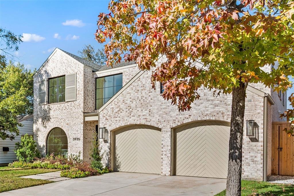 Single Family Residence In Dallas In Dallas, Texas, United States For ...