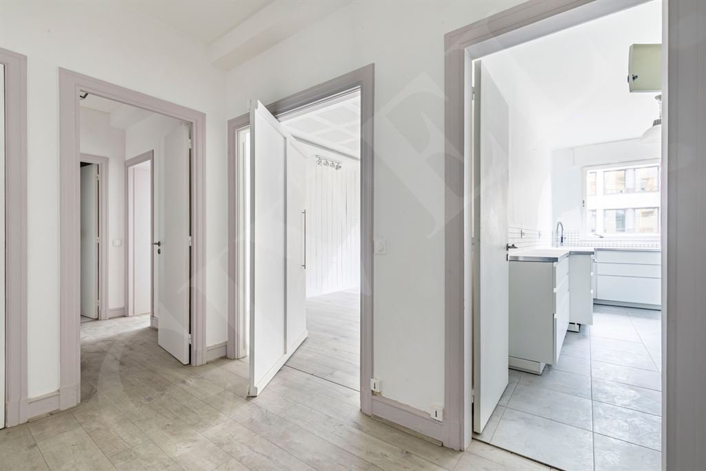 Avenue Montaigne Building Facing The Plaza In Paris, île De France ...