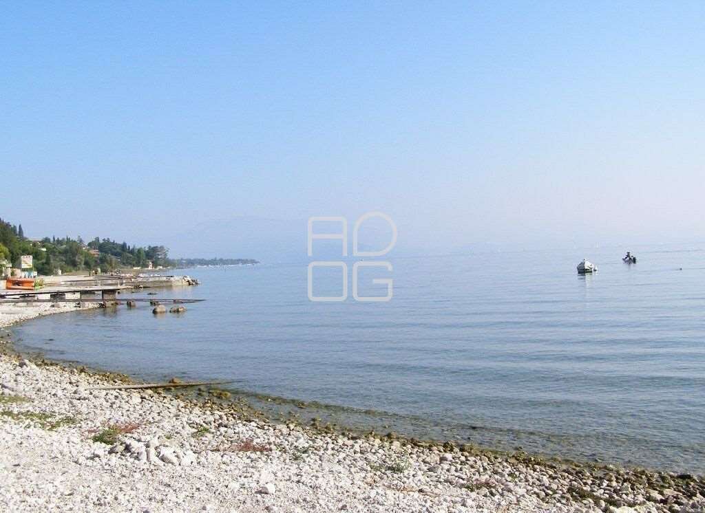 Important Lake View Hotel Dans Padenghe Sul Garda, Italy à Vendre ...