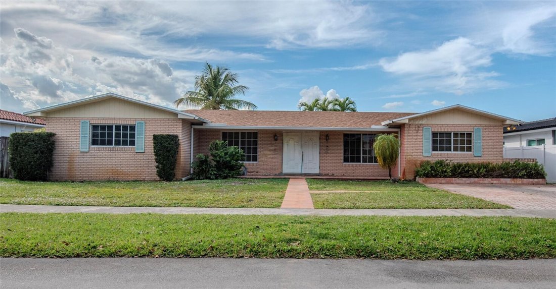 Single Family Residence In Miami In North Miami Beach, Florida, United ...