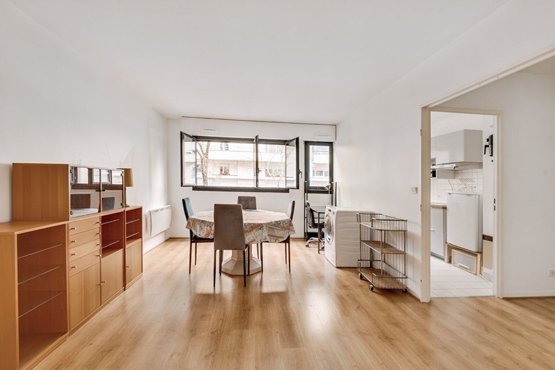 Apartment In Paris, France For Sale (16957286)