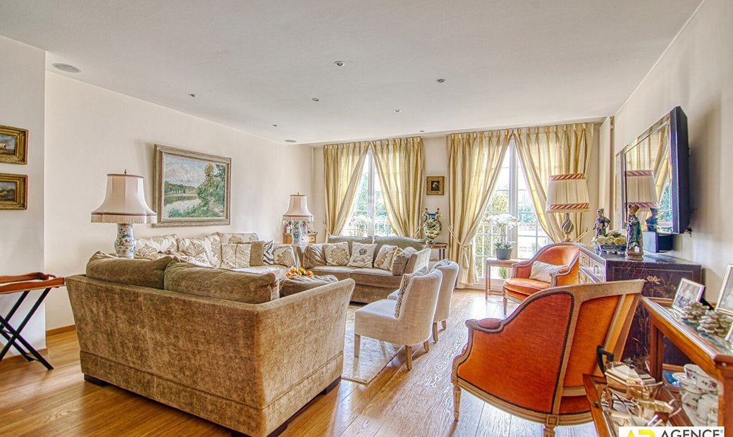 Versailles Rive Droite 4 Room Apartment In Versailles, île De France ...