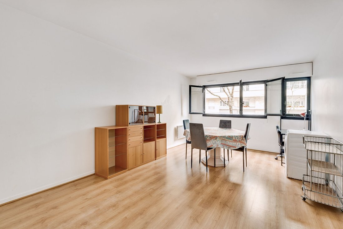 Apartment In Paris, France For Sale (16957286)