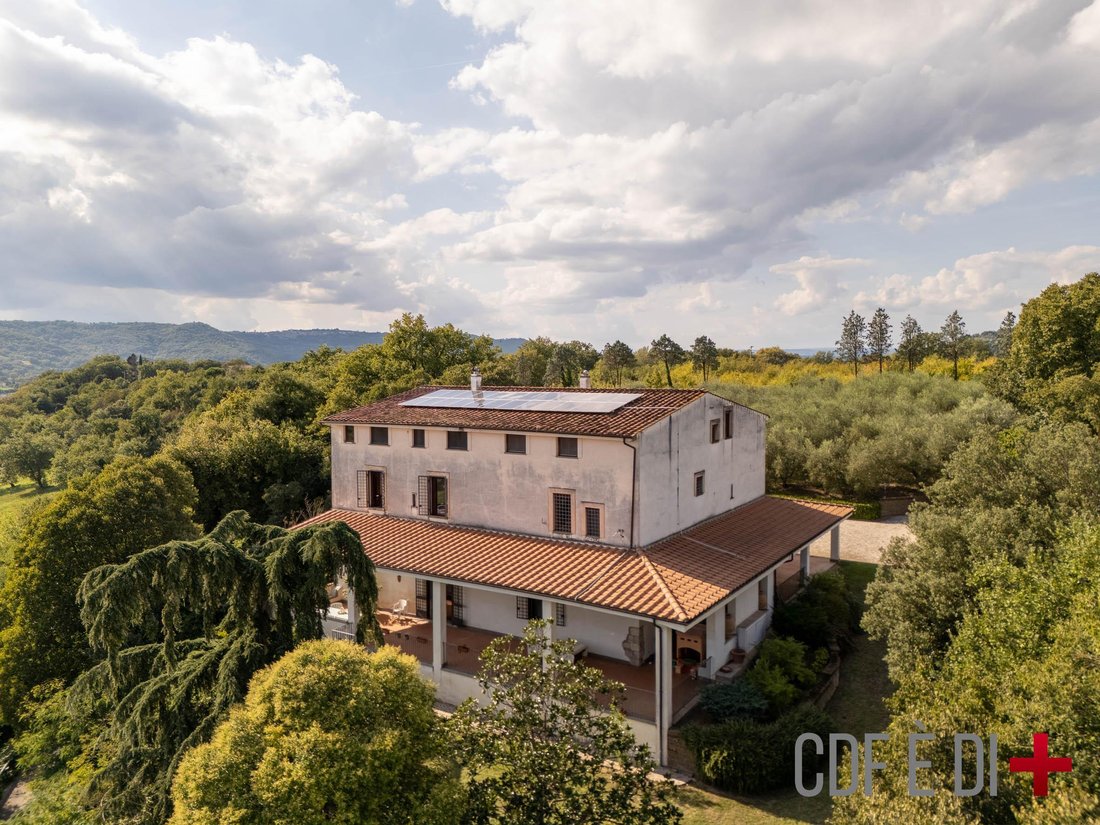 Casale With View Of The Old Town On A Steep En Sferracavallo, Umbría ...