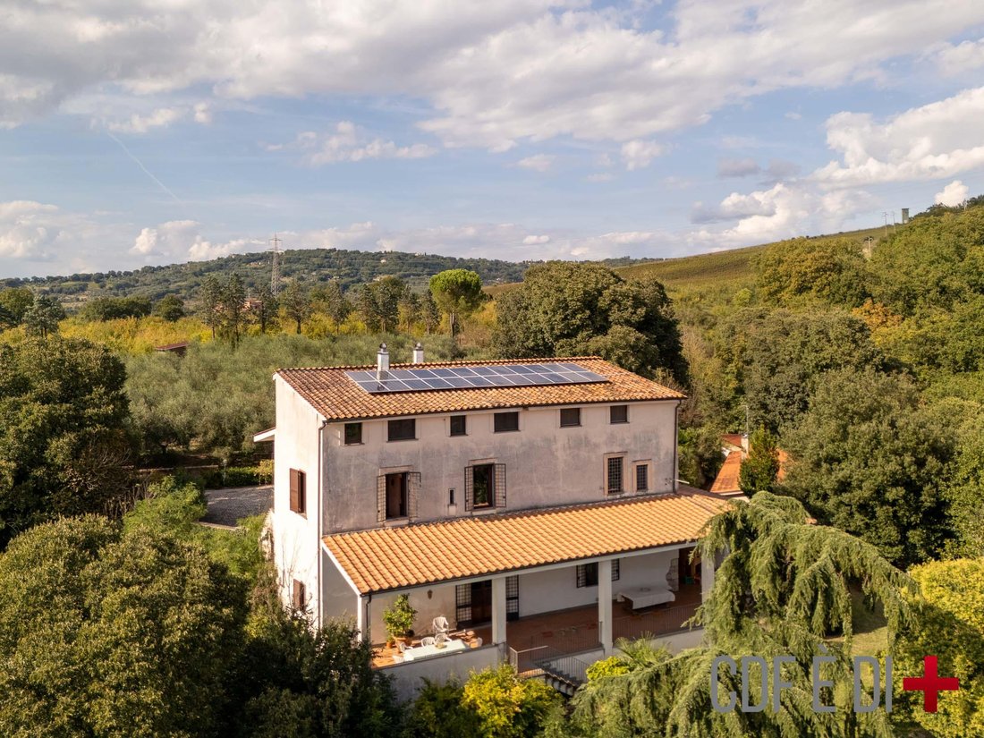 Casale With View Of The Old Town On A Steep En Sferracavallo, Umbría ...