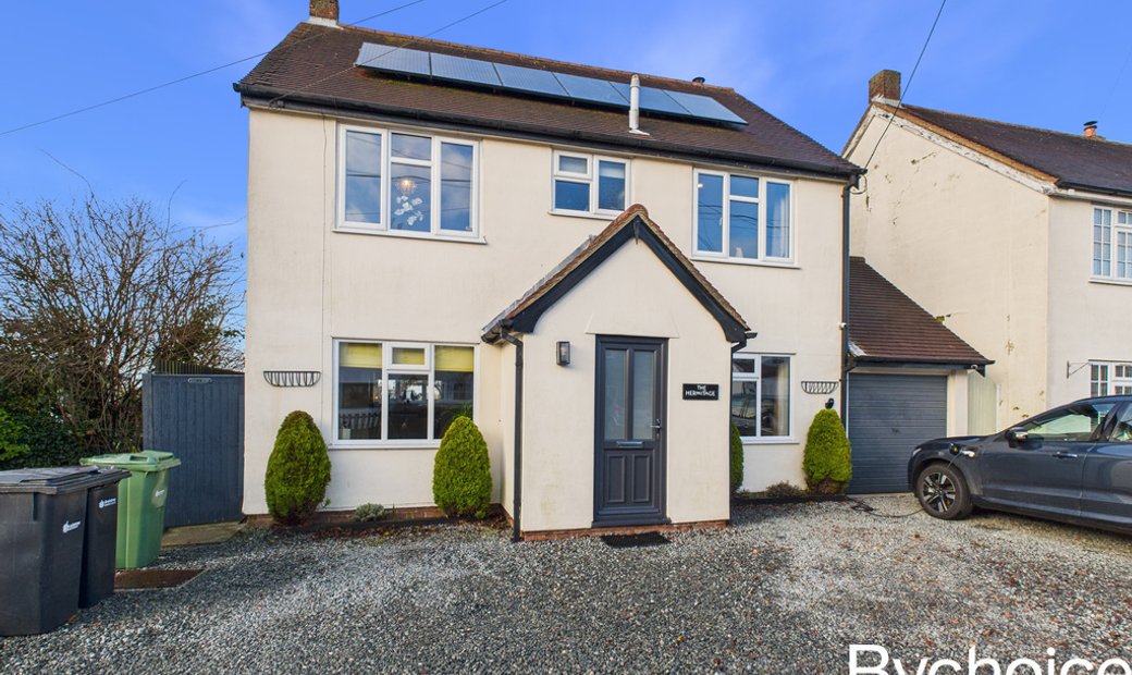 Nestled In The Picturesque And In Cornish Hall End, England, United ...