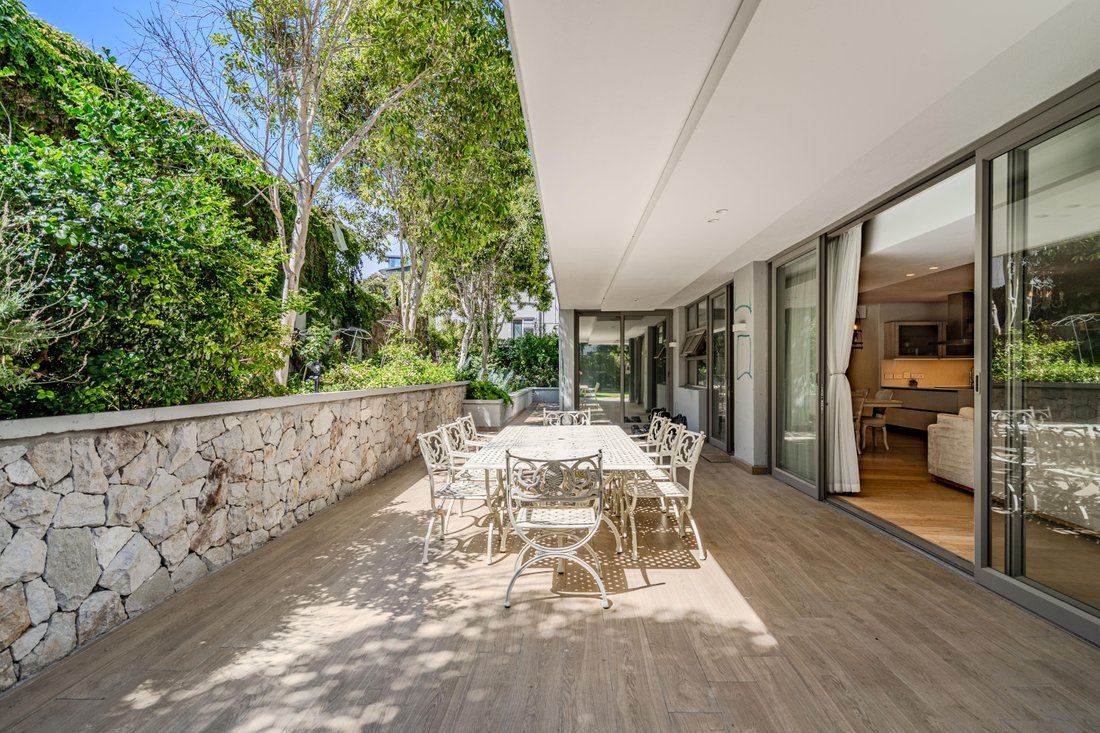 Appartement Avec Jardin Superbement Dans Le Cap, Cap Occidental ...