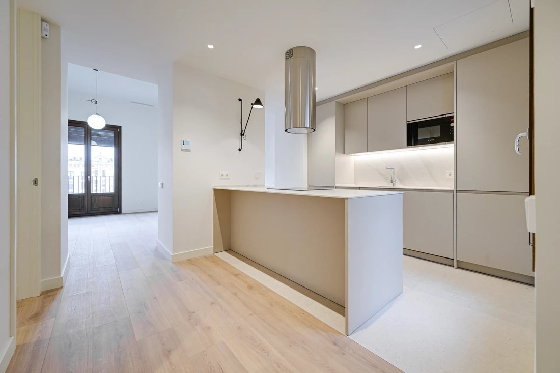 Bright Top Floor Apartment With Terrace And In Eixample, Barcelona ...