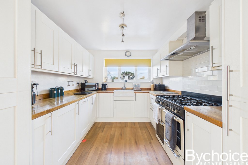 Nestled In The Picturesque And In Cornish Hall End, England, United ...