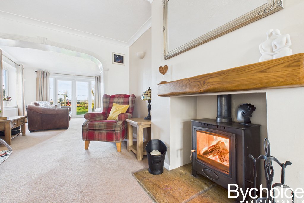 Nestled In The Picturesque And In Cornish Hall End, England, United ...