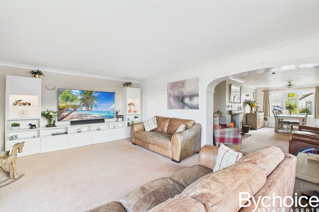 Nestled In The Picturesque And In Cornish Hall End, England, United ...