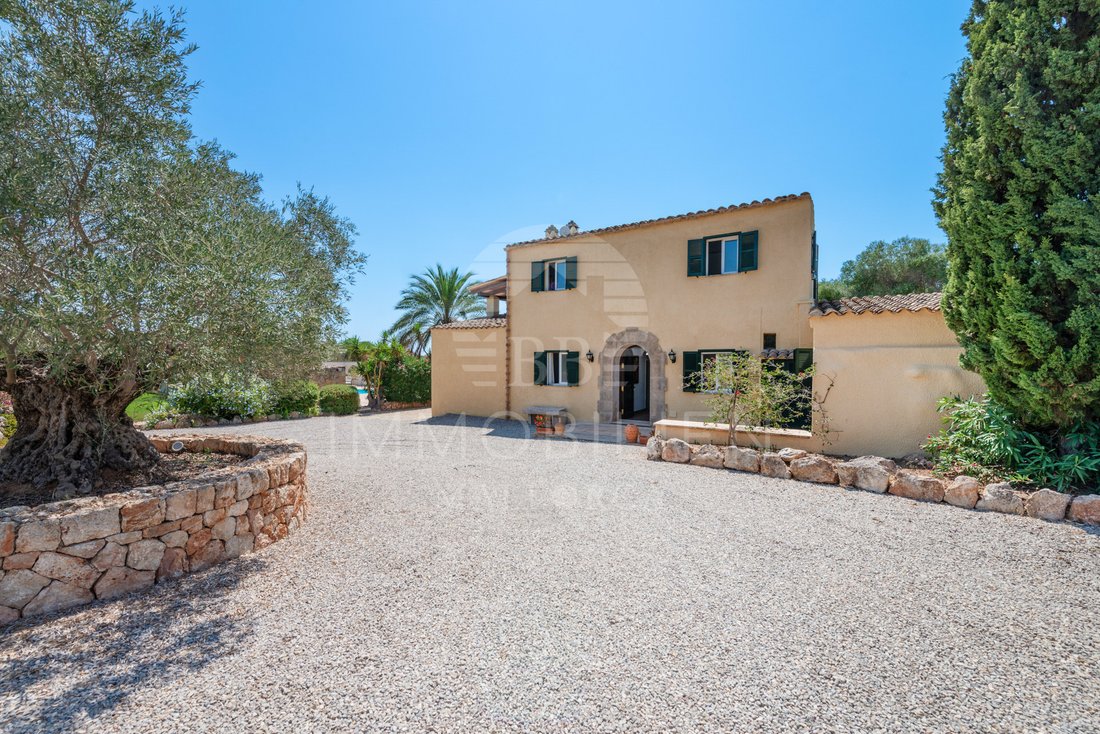 Idyllische Finca Mit Großem Pool & In Llucmajor, Balearic Islands ...