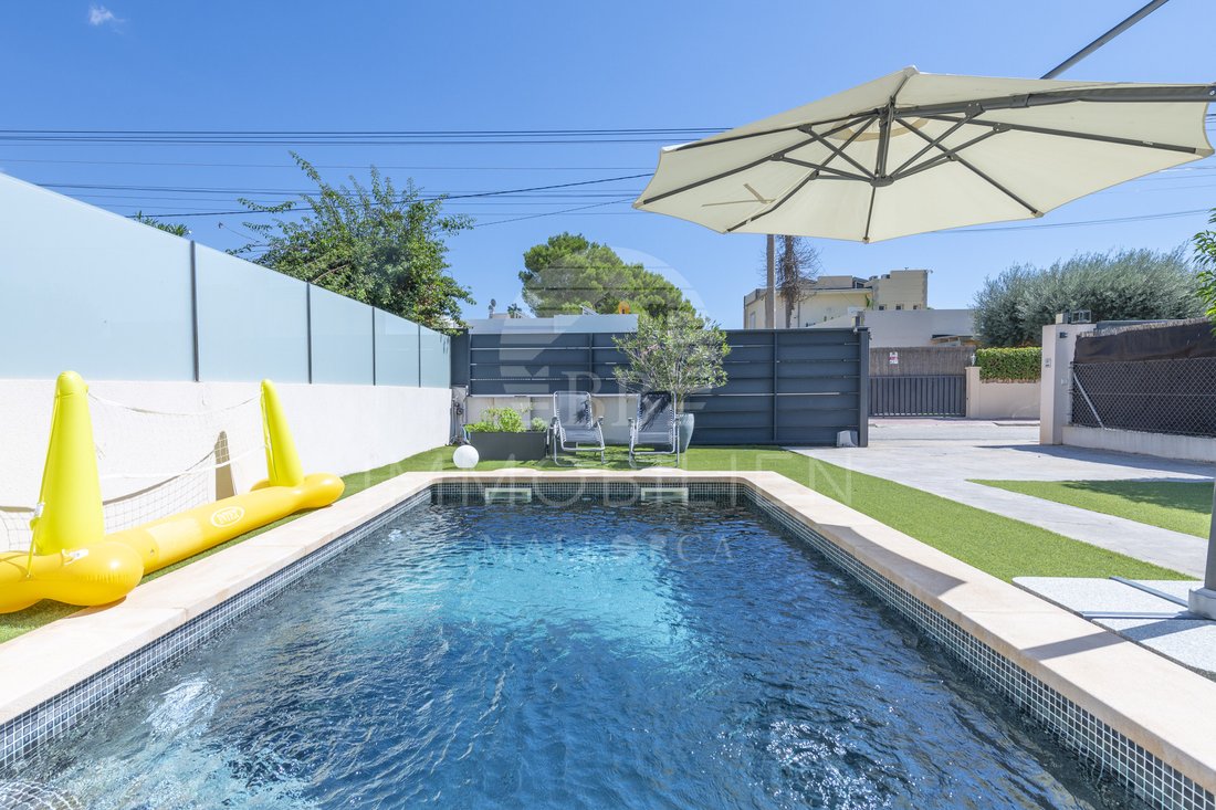 Moderne Doppelhaushälfte Mit Meer Nähe, In Llucmajor, Balearic Islands ...