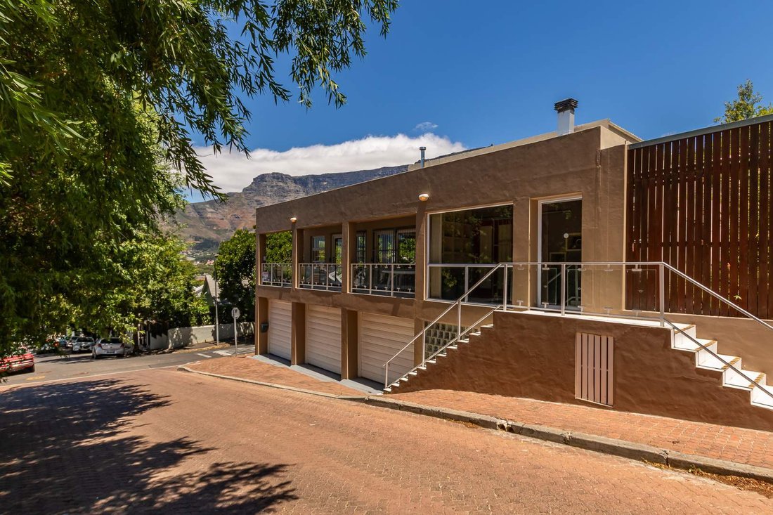 Corner Position, Iconic Views And Dans Le Cap, Cap Occidental, Afrique ...