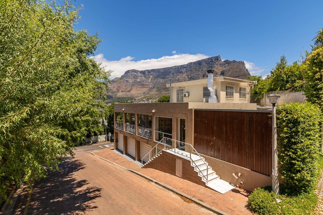 Corner Position, Iconic Views And Dans Le Cap, Cap Occidental, Afrique ...