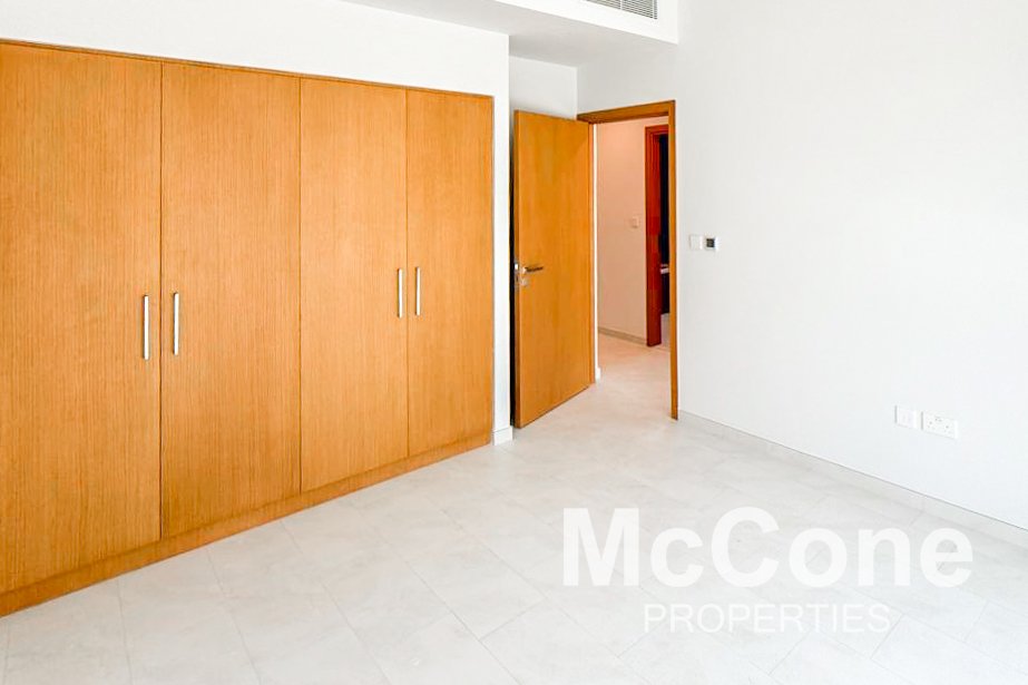 S Ingle Row | Steps To Pool | Bright In Dubai, Dubai, United Arab ...