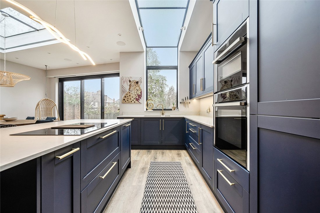 Jardins De Pins, Surbiton, Kt5 Dans Surbiton, Angleterre, Royaume Uni à ...