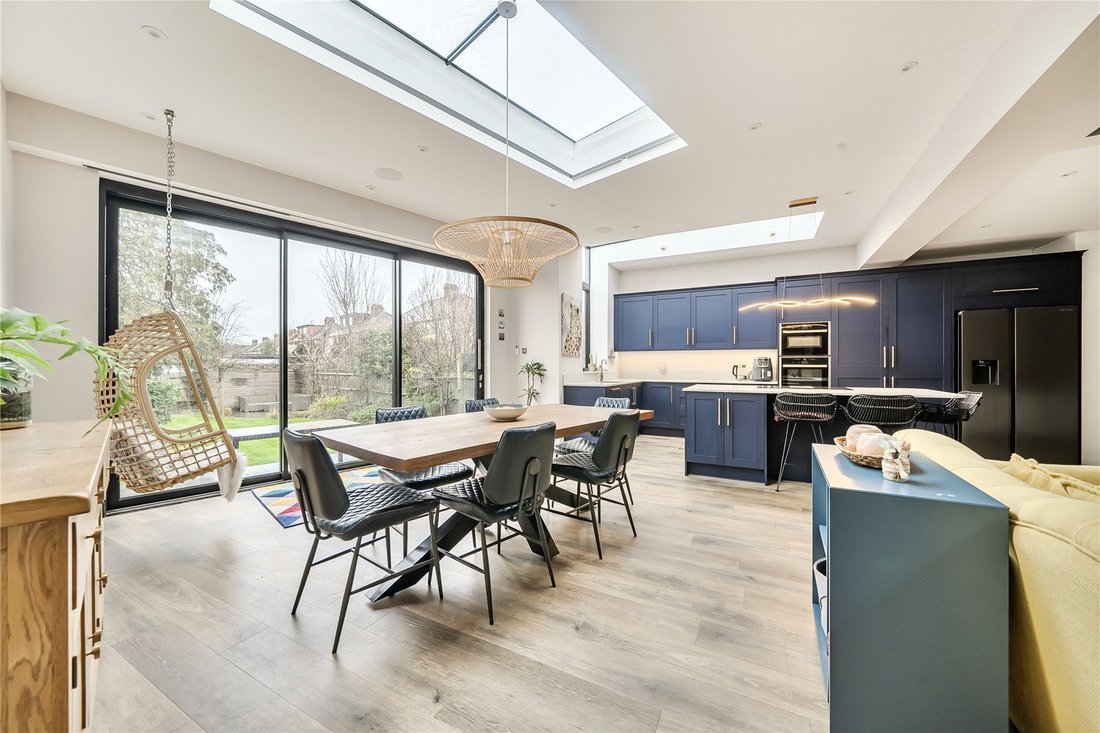 Jardins De Pins, Surbiton, Kt5 Dans Surbiton, Angleterre, Royaume Uni à ...