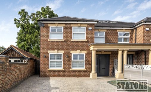 Luxury houses for sale in Botany Bay, Enfield, England | JamesEdition