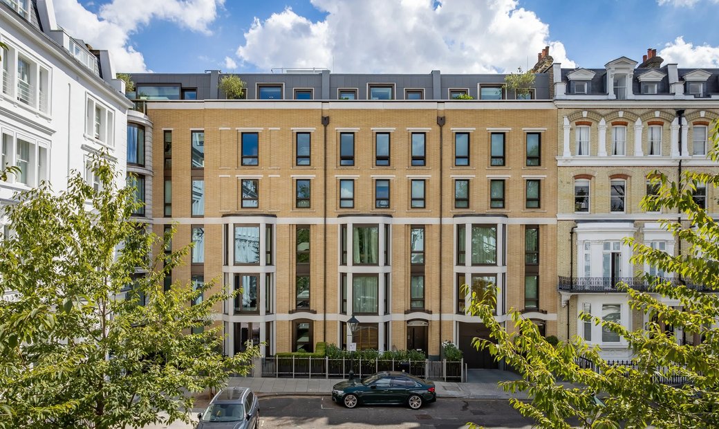 A Magnificent Lateral Residence Of In London, England, United Kingdom ...