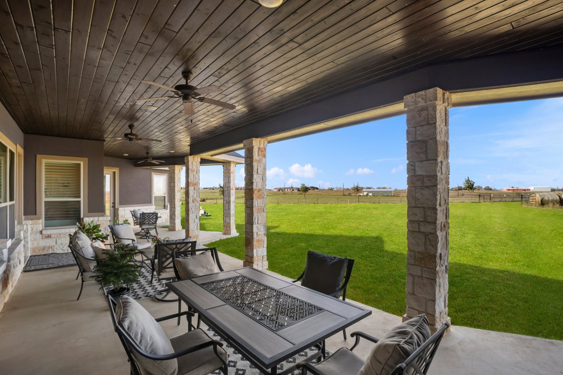 Custom Ranch Home On 10 Ag Exempt Acres Dans Floresville, Texas, états ...