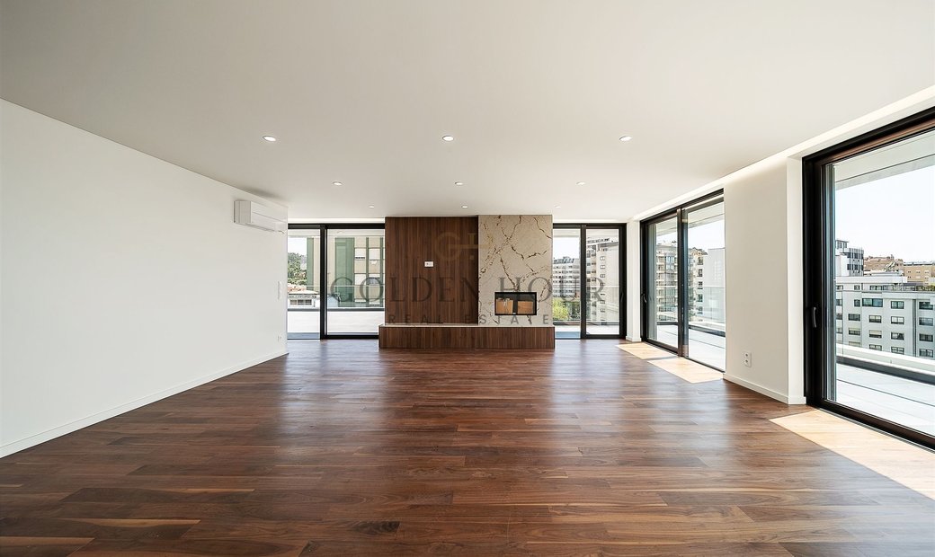 Luxury 4 Bedroom In Mafamude E Vilar Do Paraiso, Porto District ...